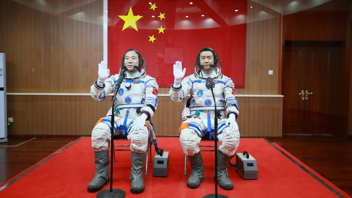 Chinese Astronauts Begin Month-Long Stay in Space