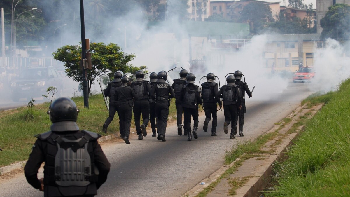 Ivory Coast Police Crack Down on March Against New Constitution