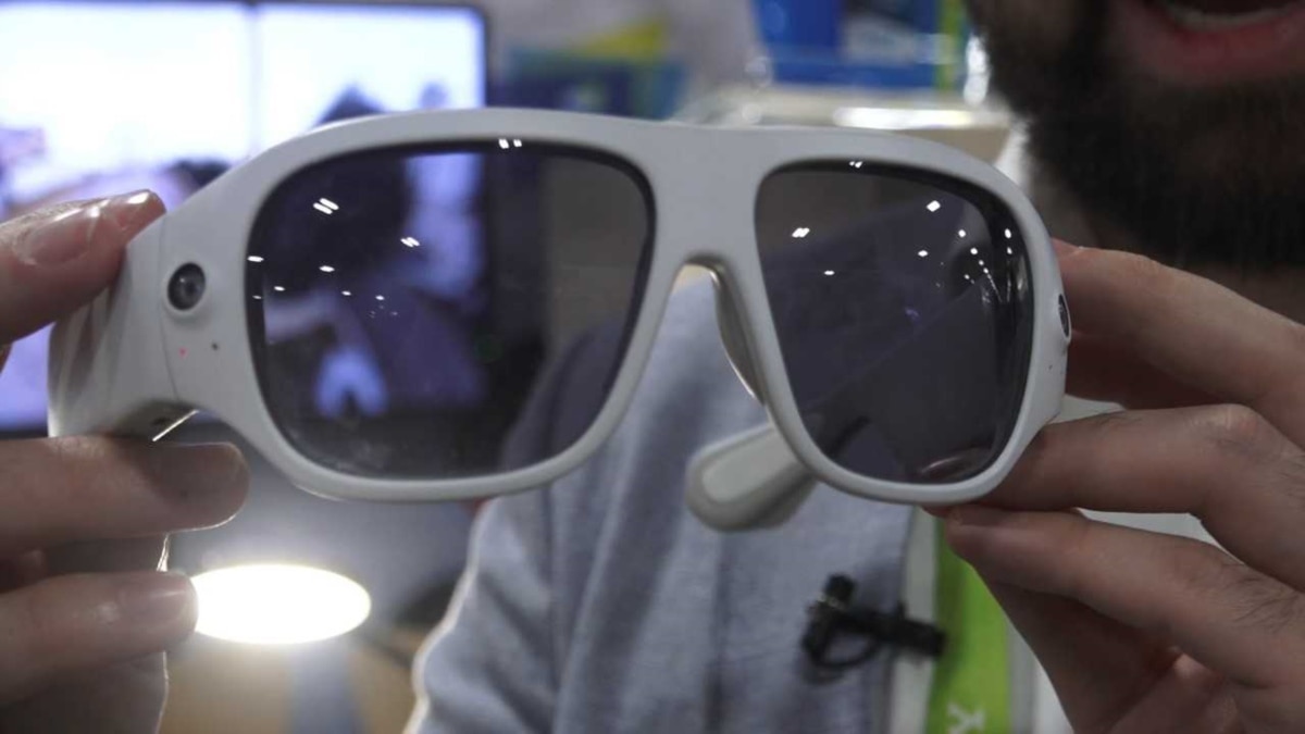 Glasses Capture 360 Video From Wearer’s Perspective