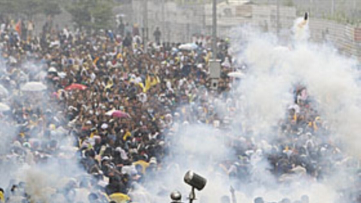 Thousands Protest in Malaysia's Capital