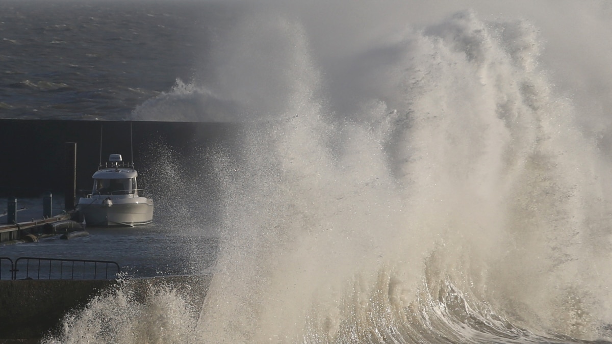 Badai Angin Putus Suplai Listrik di Perancis