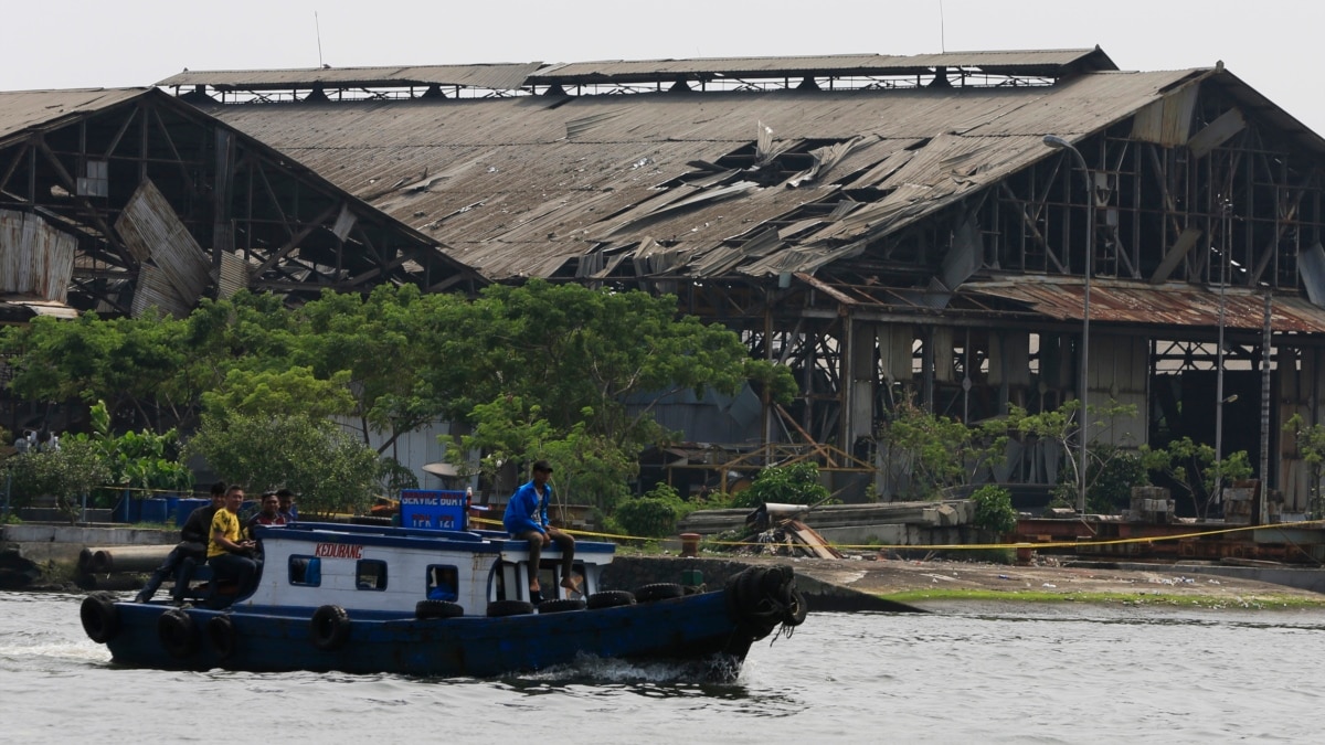 Indonesia Warehouse Explosion Kills 1, Injures 87