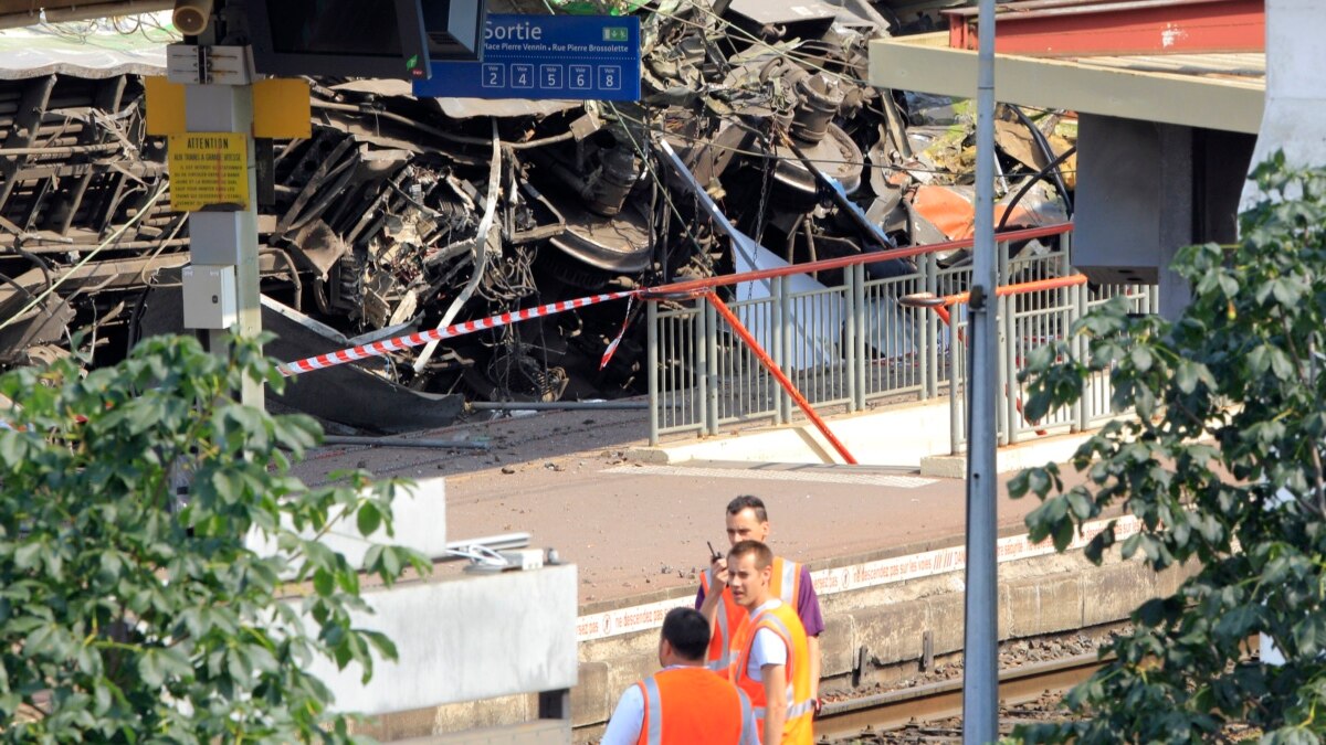 Track Problem Eyed in French Train Crash
