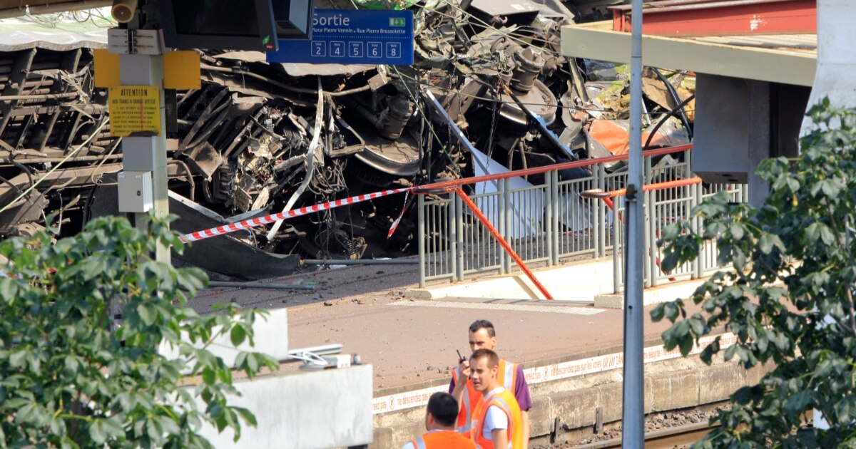 Track Problem Eyed in French Train Crash