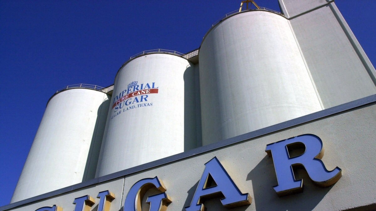 US Sugar Refineries Hike Prices as Supplies Tighten