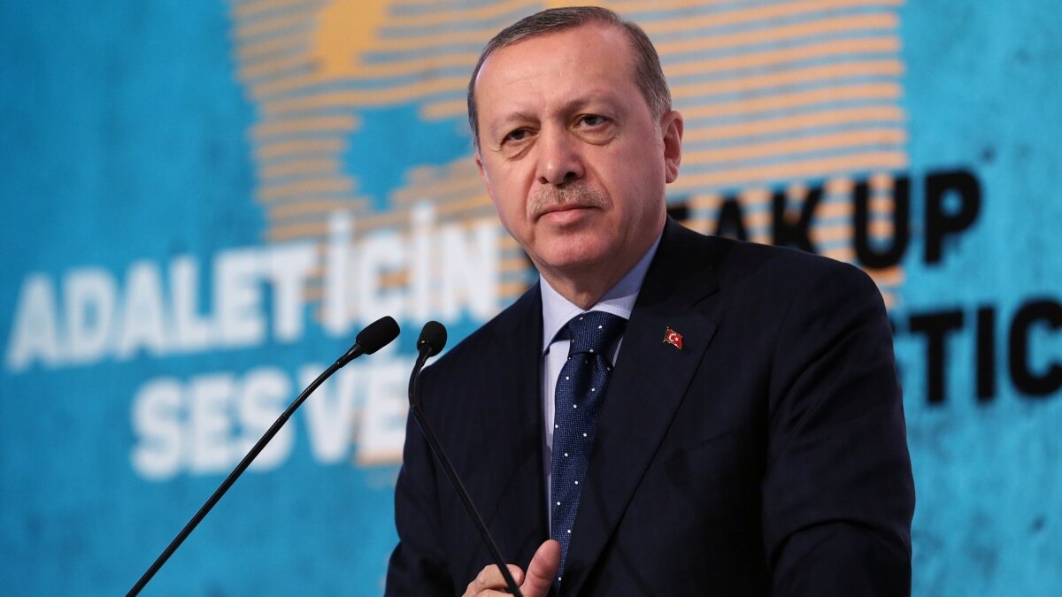 Turkish PM Says Finalizing Constitutional Change to Bolster Erdogan Powers