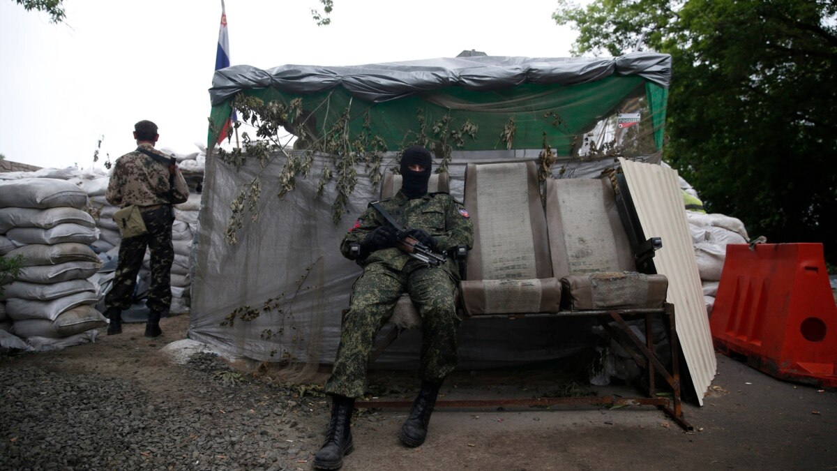 Retreating Ukraine Rebels Dig In at Donetsk
