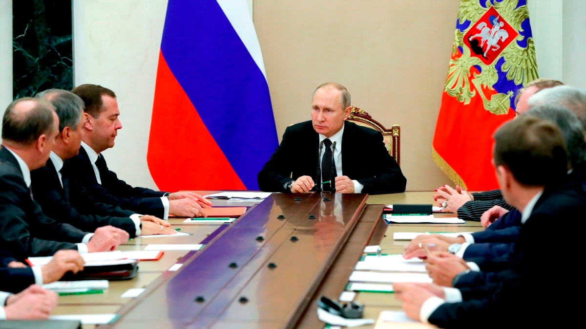 Kremlin’s Political Clans Start Competing Ahead of Possible Reshuffle