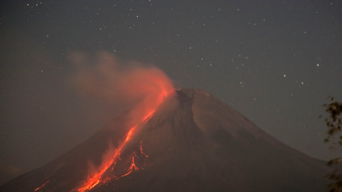 Merapi Kembali Tumpahkan Lahar