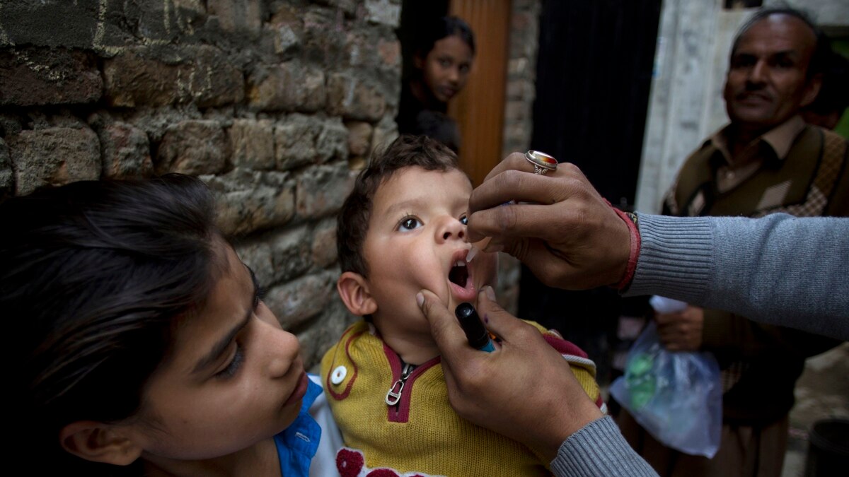 Pakistan Arrests Parents for Refusing Polio Drops