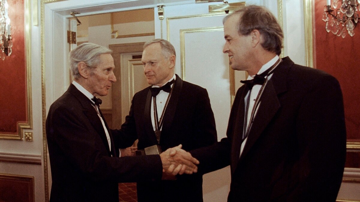 Prize-Winning US Poet James Tate Dies at 71