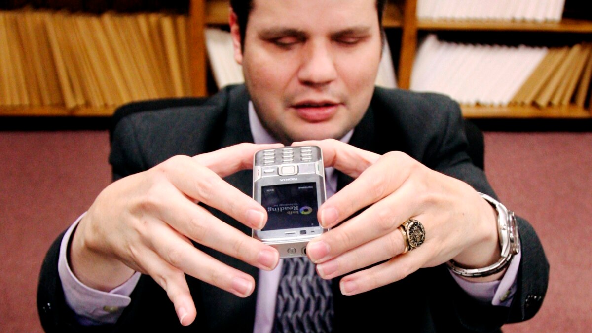 Smartphone App Gives 'Sight' to the Blind