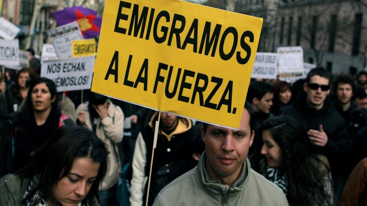 Spanish Emigration Hits Highest Level Since at Least 2008