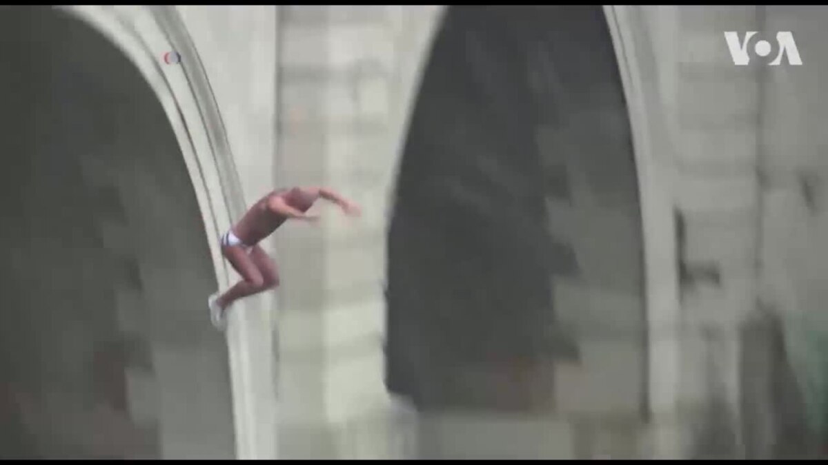 Around the World, Swimmers Get a Jump on 2016