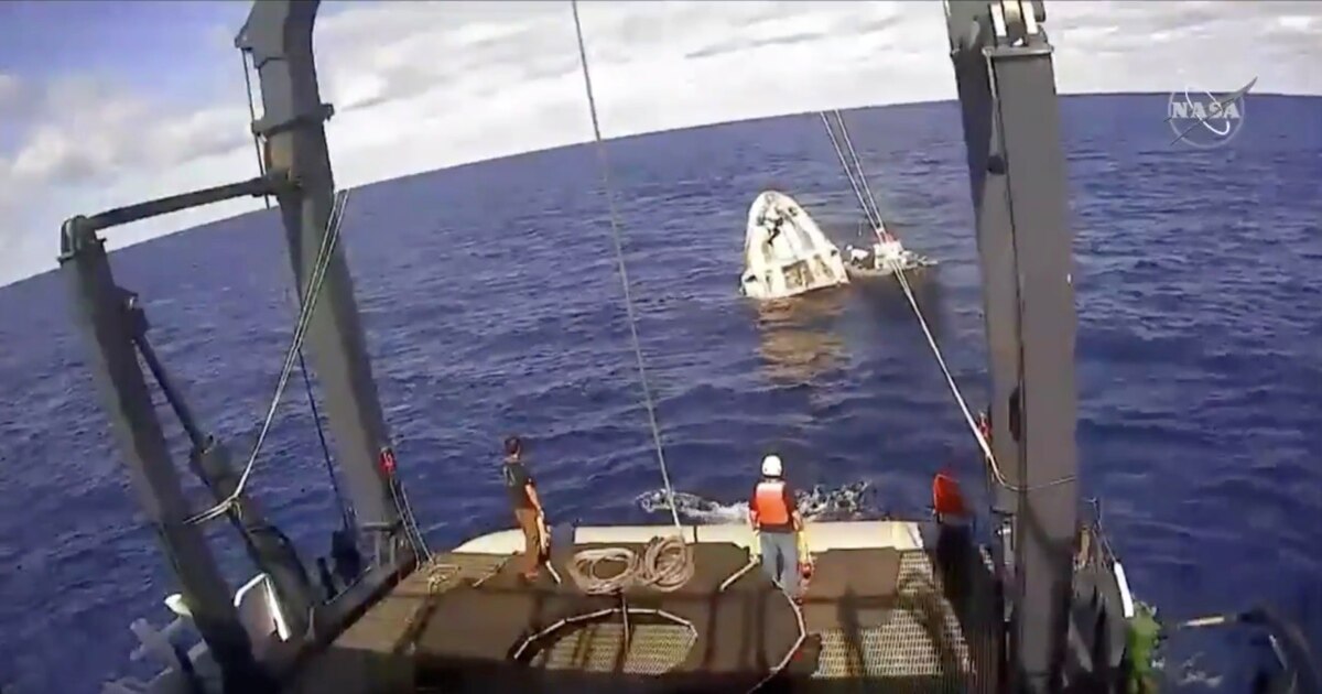 SpaceX Crew Capsule Ends Test Flight With Ocean Splashdown