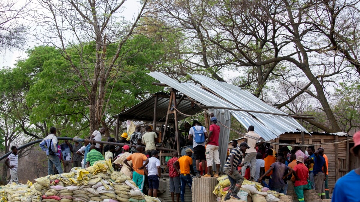 At Least Nine Dead in Zimbabwe Gold Mine Collapse