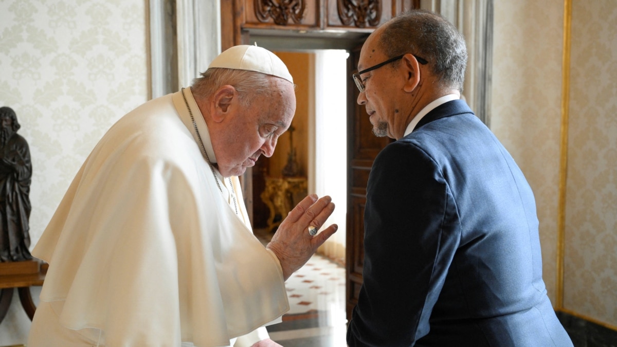Leslie Voltaire Rankontre ak Pap François nan Vatikan