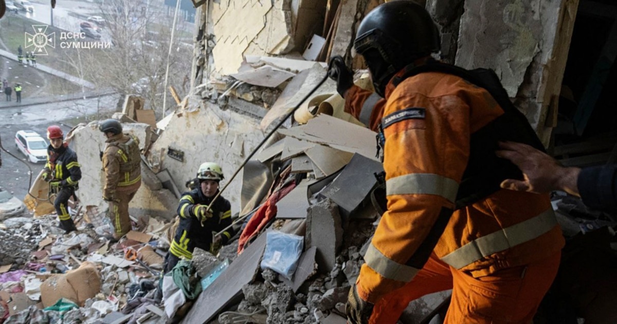 Yon Dwòn Ris Frape yon Bilding Apatman nan Ikrèn, Omwen 4 Moun Mouri