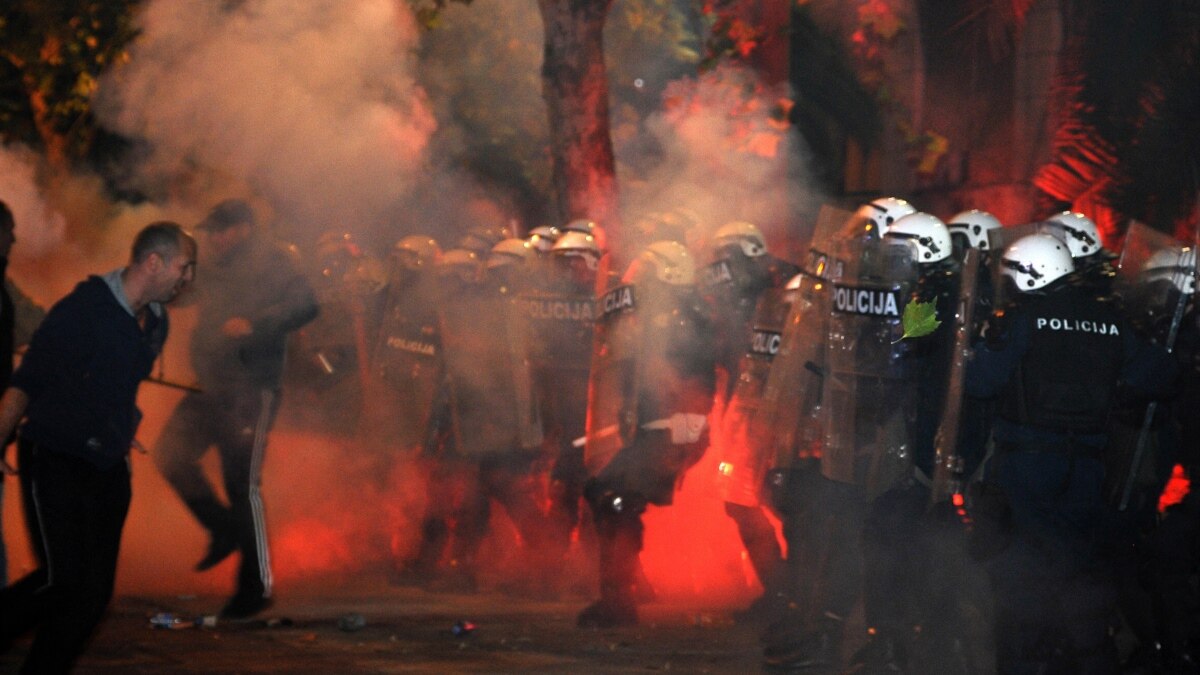 Montenegrin Police Fire Tear Gas to Break Up Opposition Protest