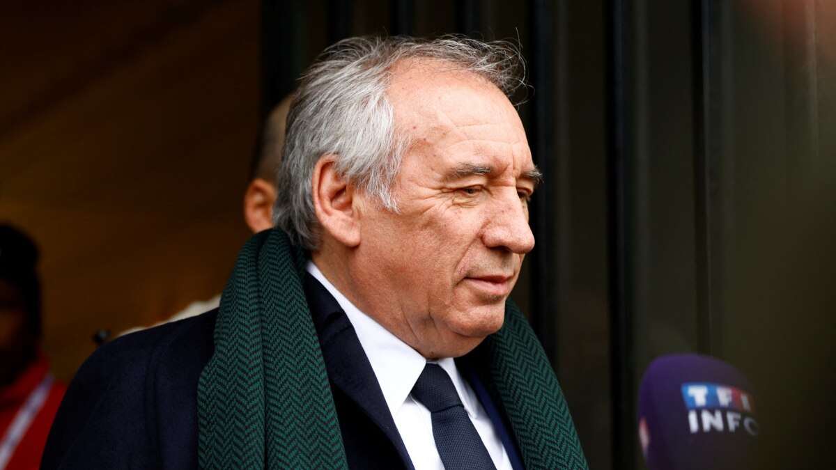 Francë, Macron emëron aleatin François Bayrou si kryeministër