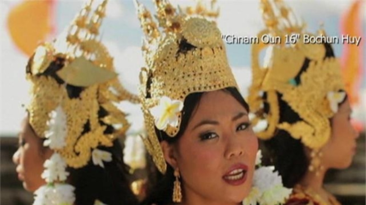 Singer Bochan Huy puts American Twist on Cambodian Classics