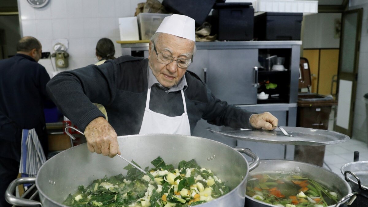 Ninety-Year-Old 'Chef of the Poor' Cooks for Rome's Homeless