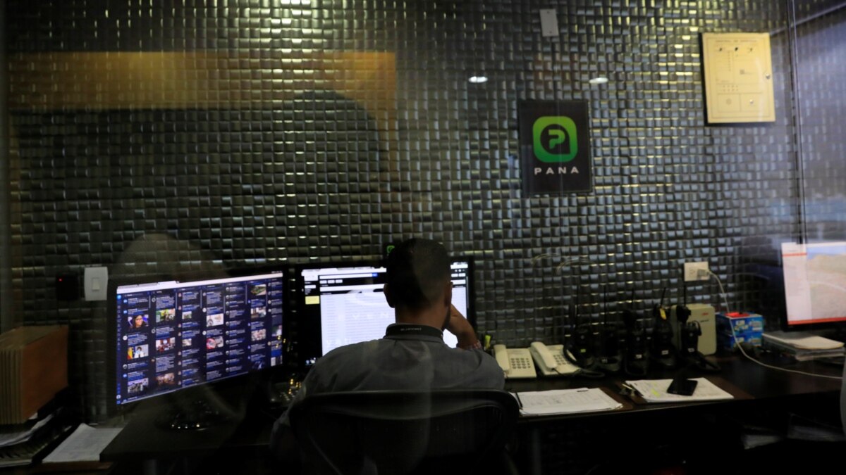 Motorists in Crime-ridden Caracas Seek Safety Through 'Buddy' App