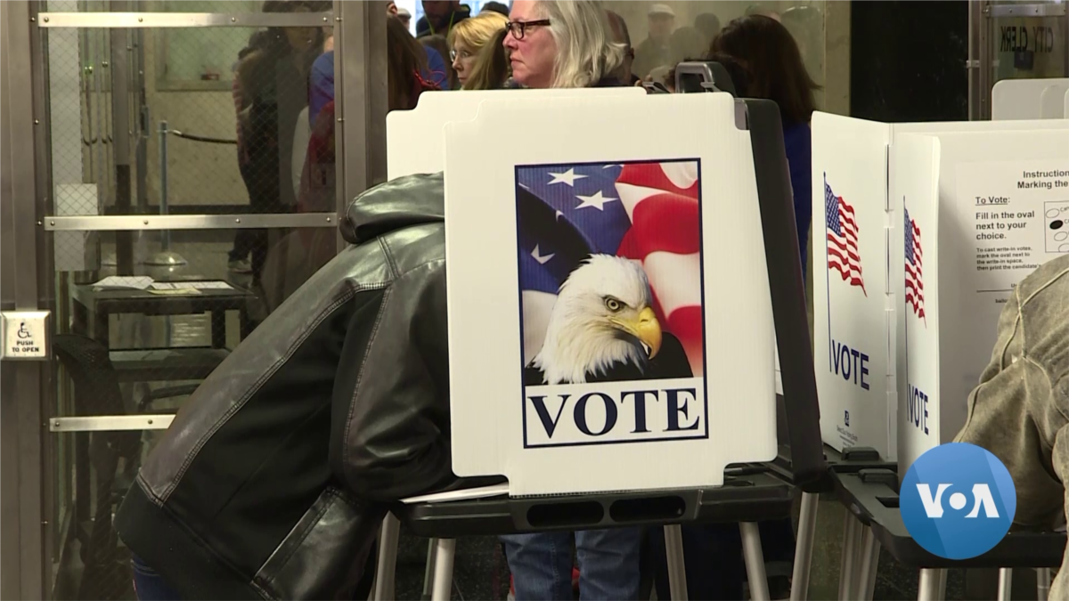 Direktor FBI-ja upozorava na 'bubnjeve' ruskih dezinformacija, naljutio ...