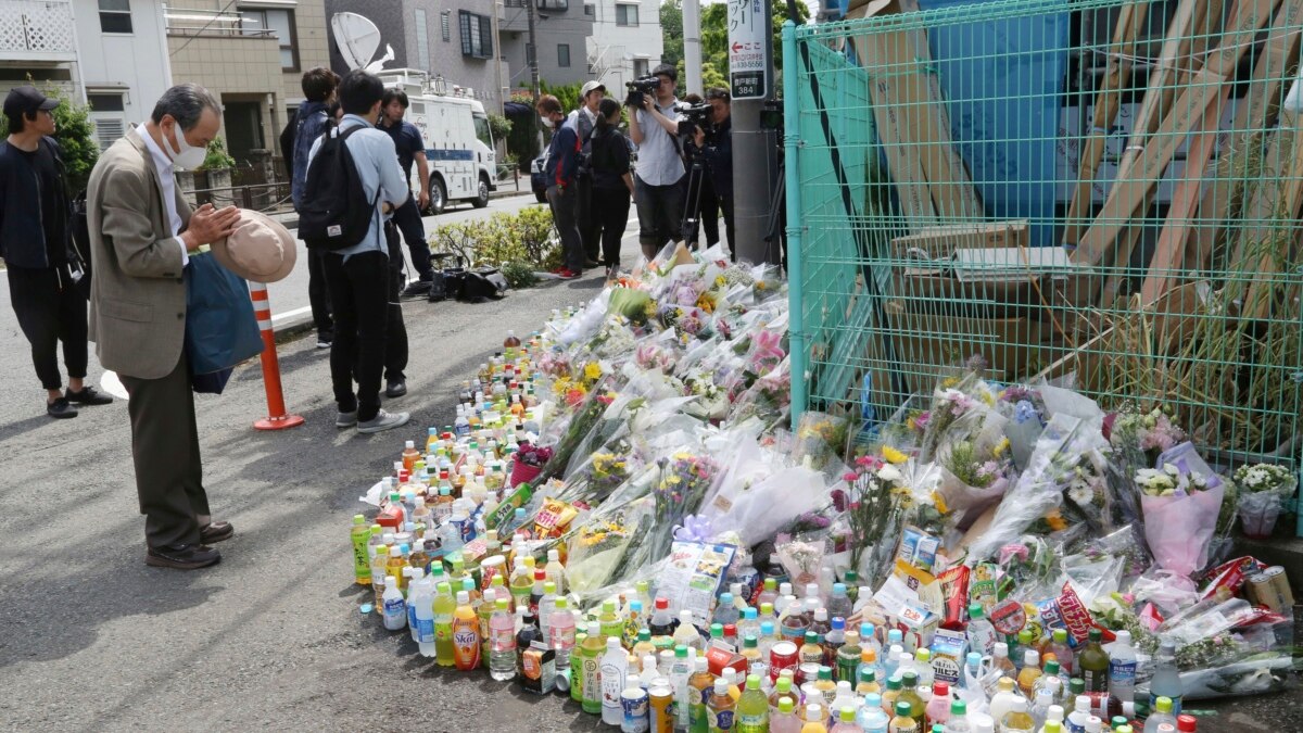 Japanese Police Search Home of Suspect in Knife Attacks