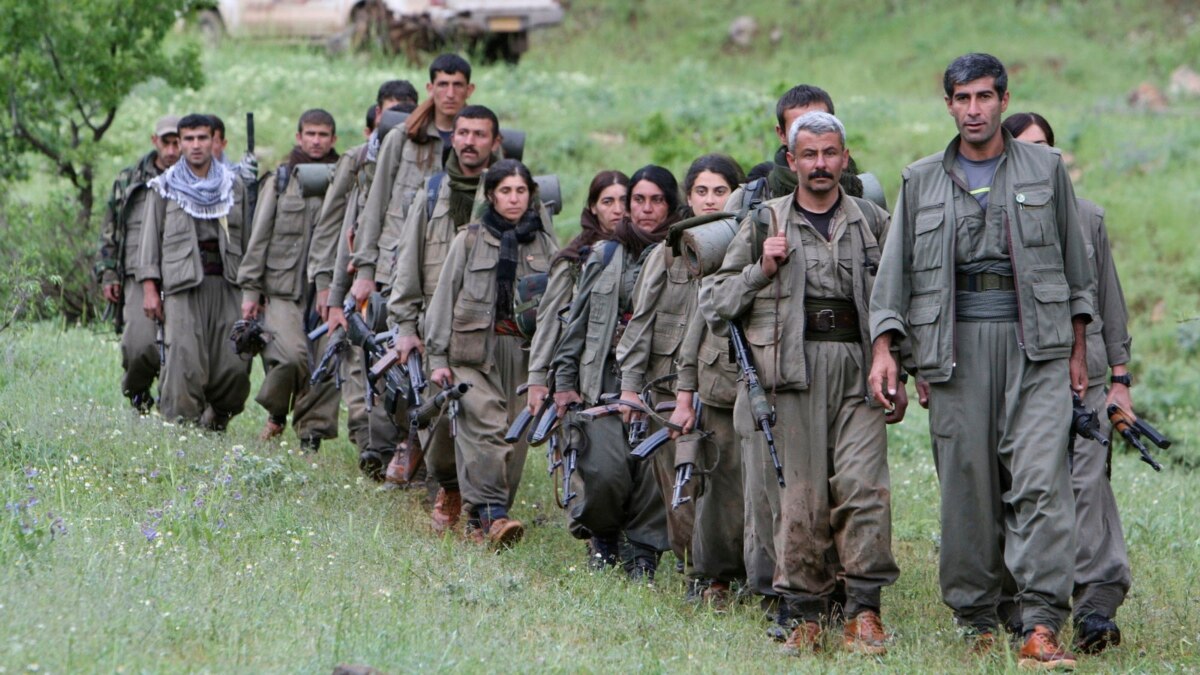 First Withdrawing Kurdish Rebels Reach Iraq
