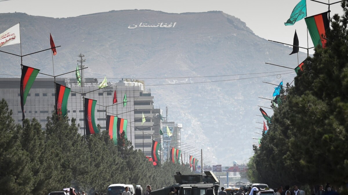 Afghans See More Checkpoints as Taliban Widen Airport Security Cordon