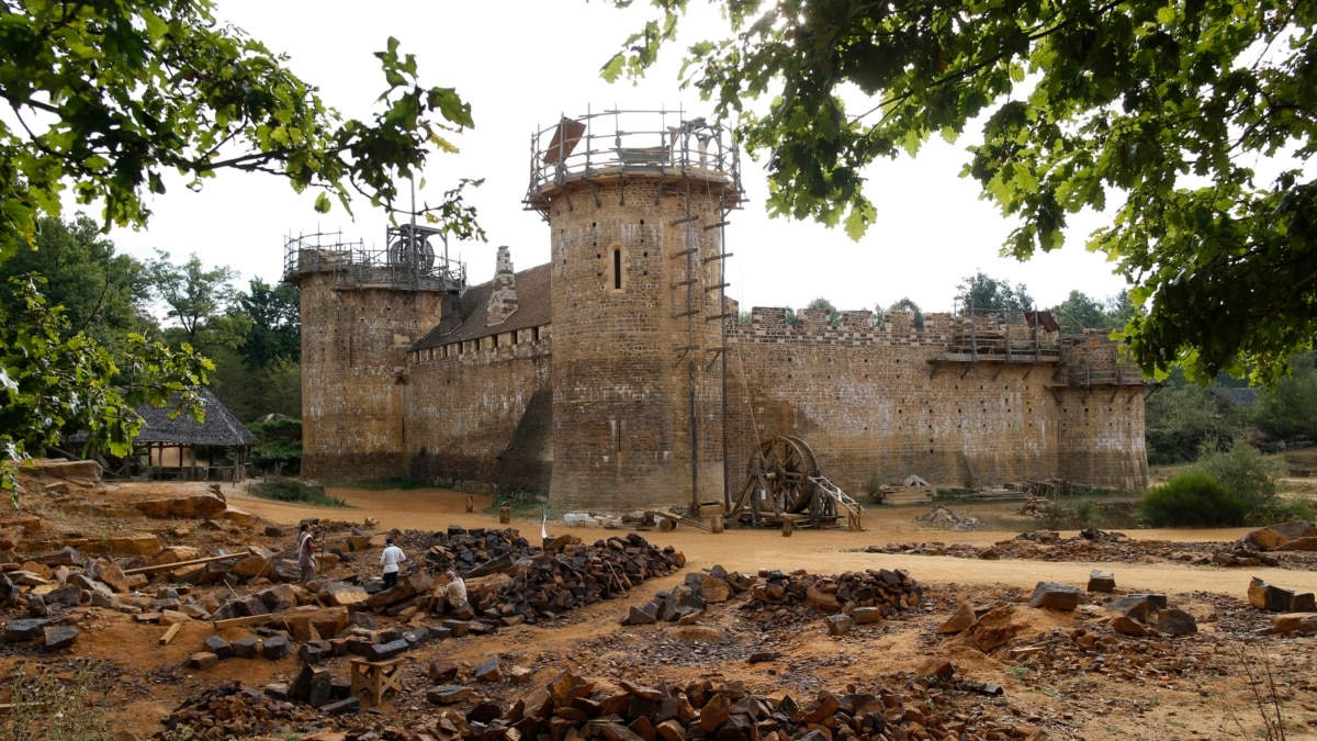 Modern Builders Construct French Castle the Old-Fashioned Way