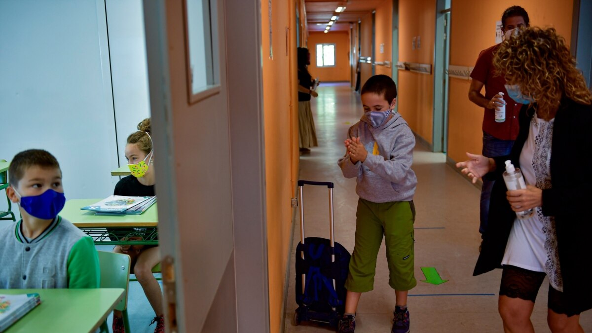 Fearing Virus, Parents in Spain Rise Against Back to School