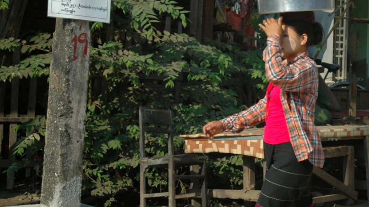 Myanmar's Traditional Fashion Choices Endure