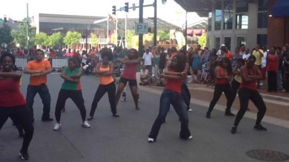 Contemporary Dance Flash Mob Hits US