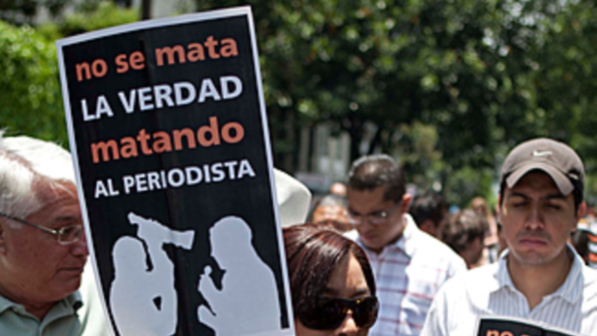 Mexican Journalists Hold Solidarity March