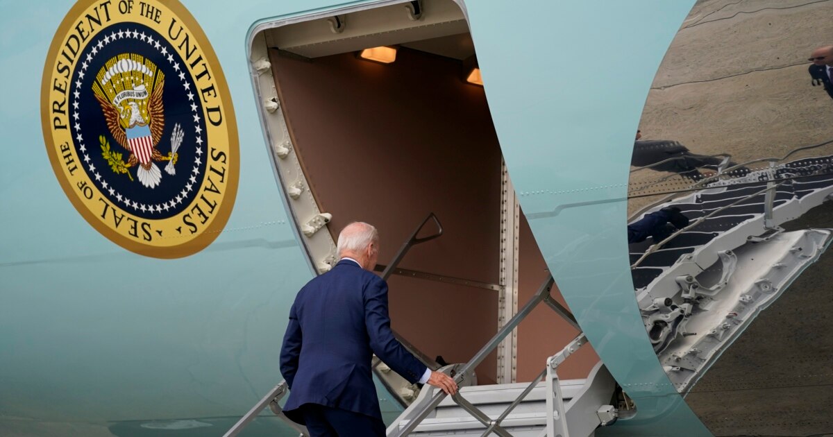 Tổng thống Biden sẽ viếng bia tưởng niệm John McCain ở hồ Trúc Bạch