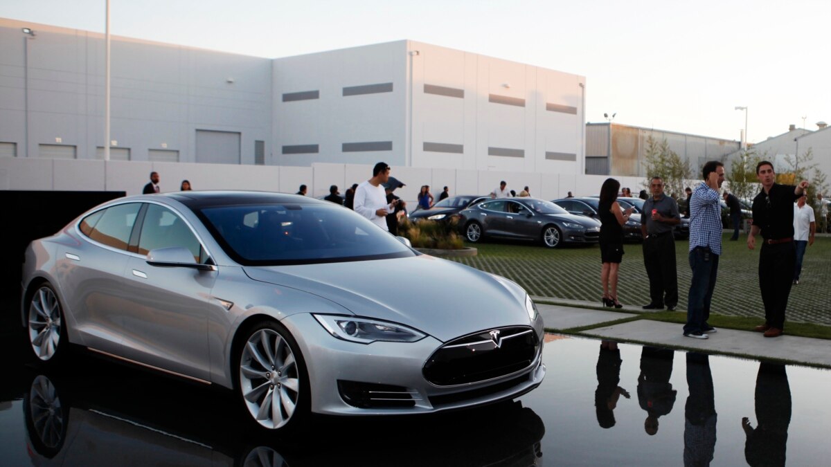 Mobil Listrik Tesla Perkenalkan Sistem Ganti Baterai