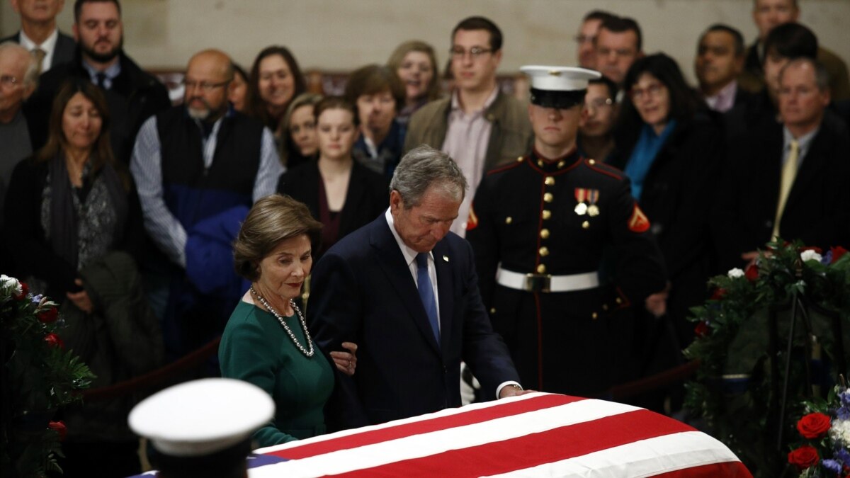 Los Bush rinden emotivo homenaje al patriarca de la familia