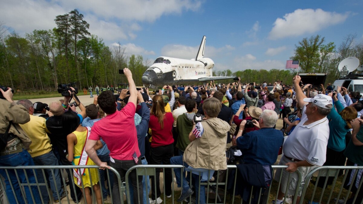 Space Shuttle Discovery Becomes Museum Exhibit