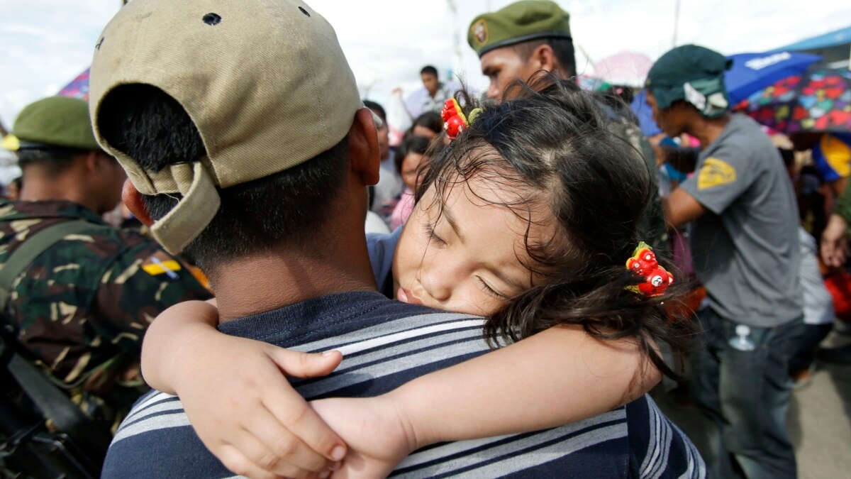 Philippines Races to Deliver Aid to Remote Communities