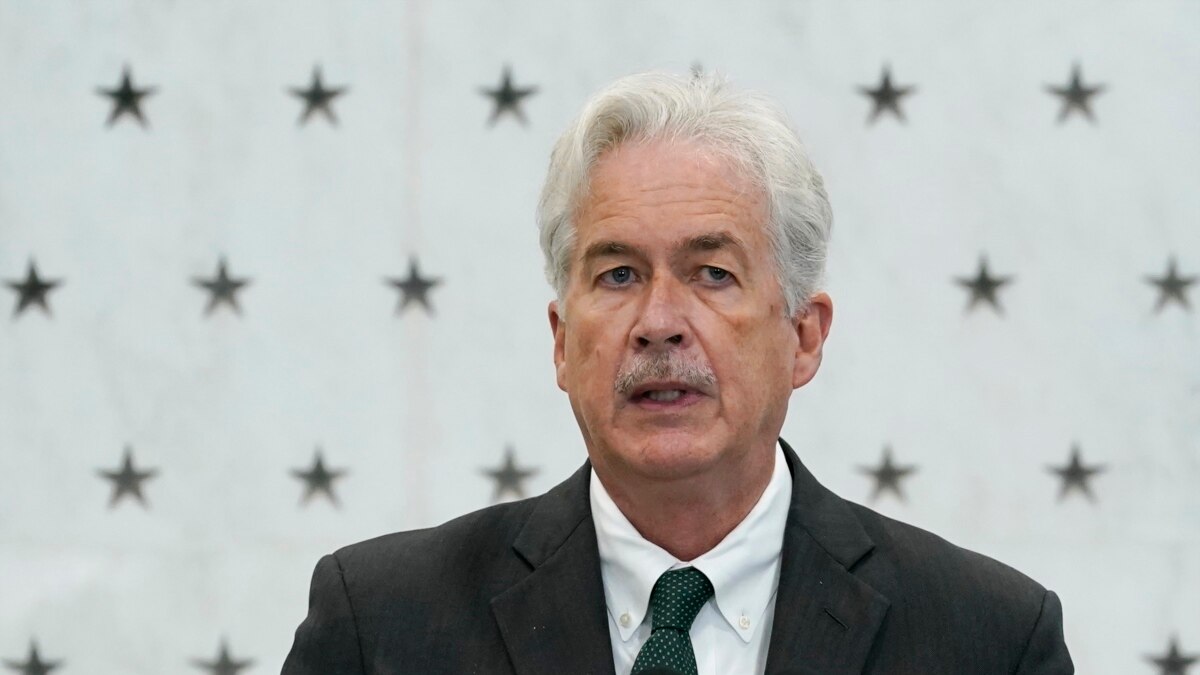 William Burns: "Putin Kwè Anpil Nan Kapasite Militè Poul Detwi Ikrèn"