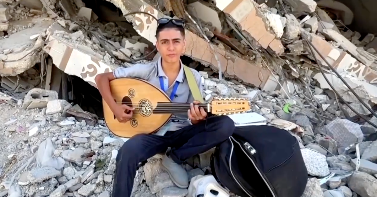 Gazan Teen Musician Sings for Children at War