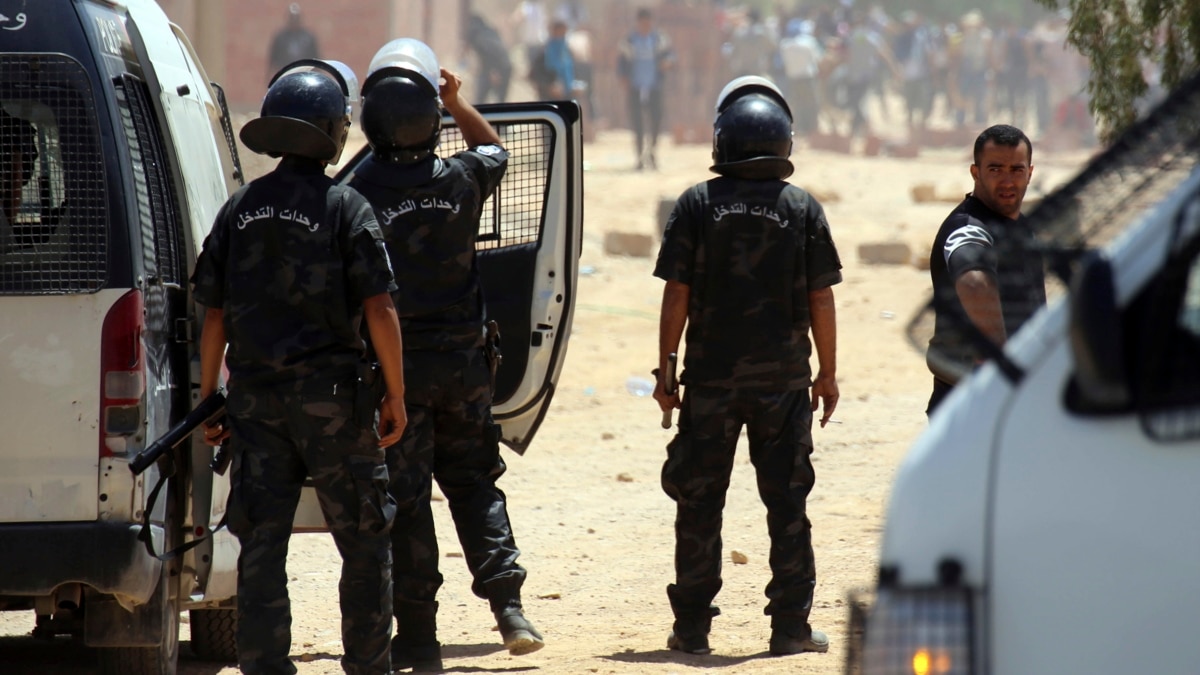 Des centaines de policiers manifestent pour leur "protection" en Tunisie
