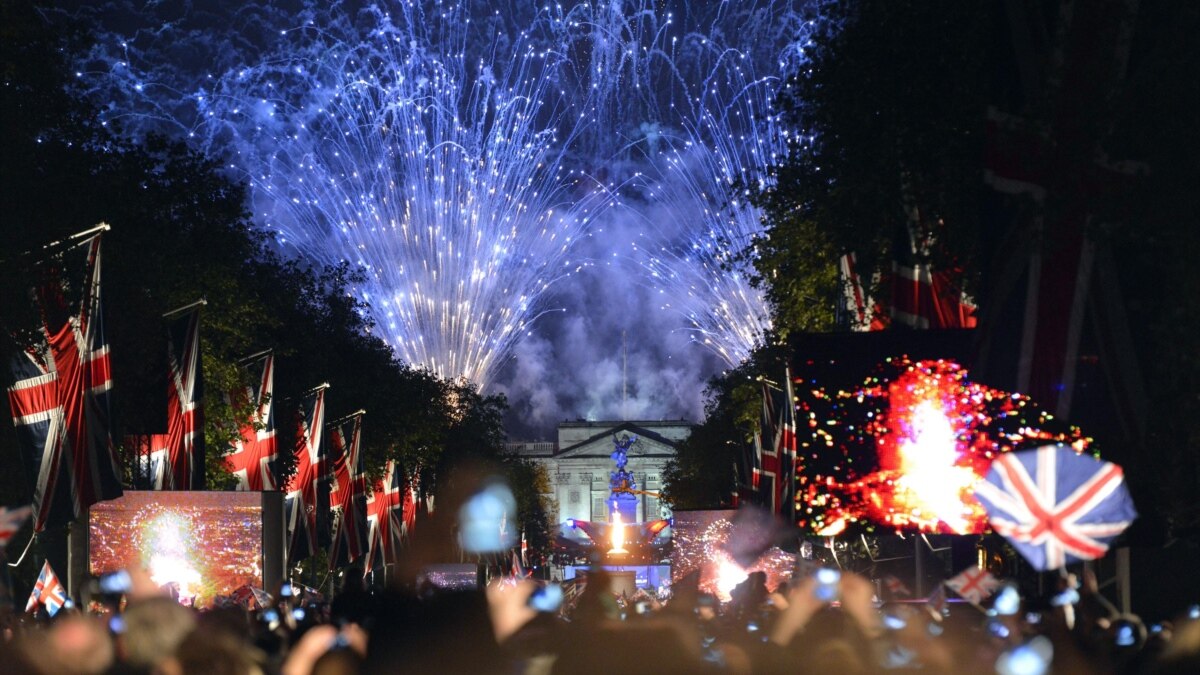 Beacons Lit Across British Commonwealth to Honor Queen