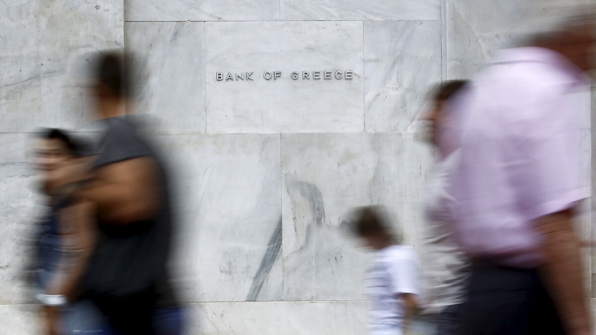 Greeks Turn to Cash as Bank Crisis Looms