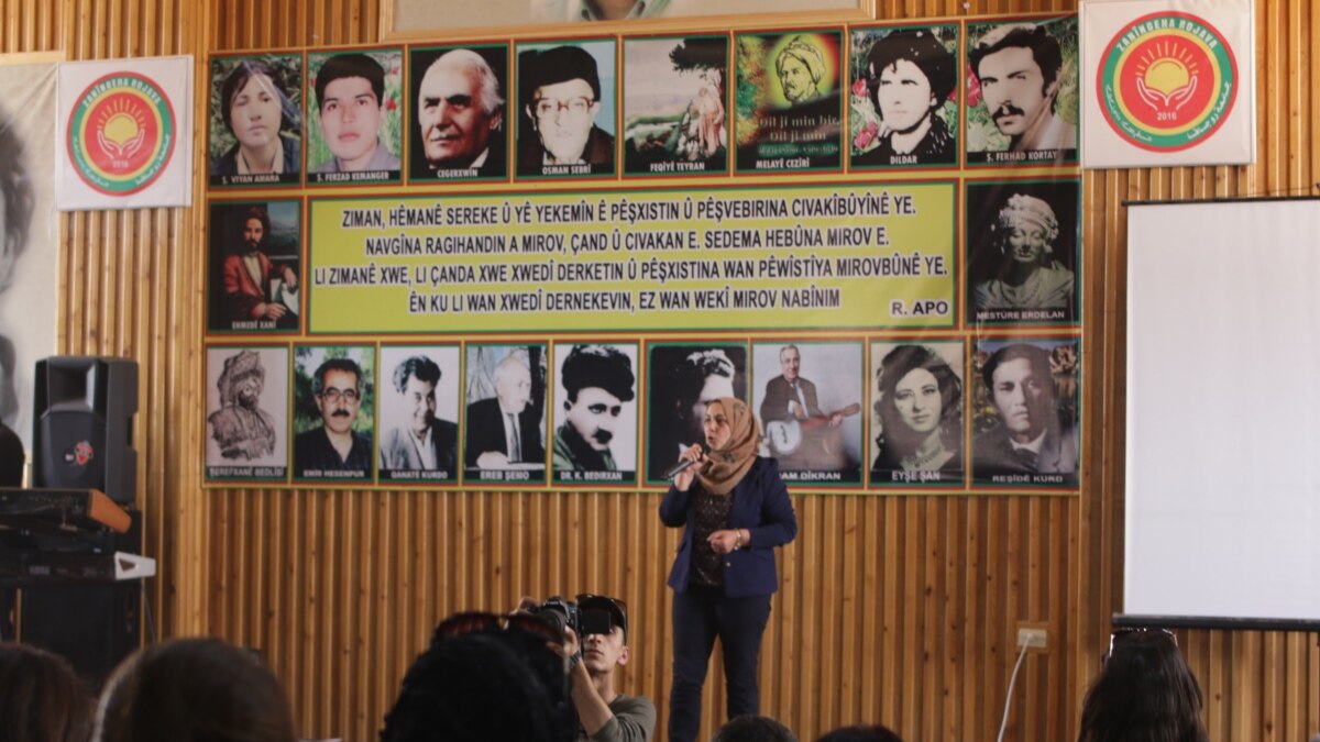 Roja Zimanê Kurdî li Zanîngeha Rojava Hat Pîroz Kirin