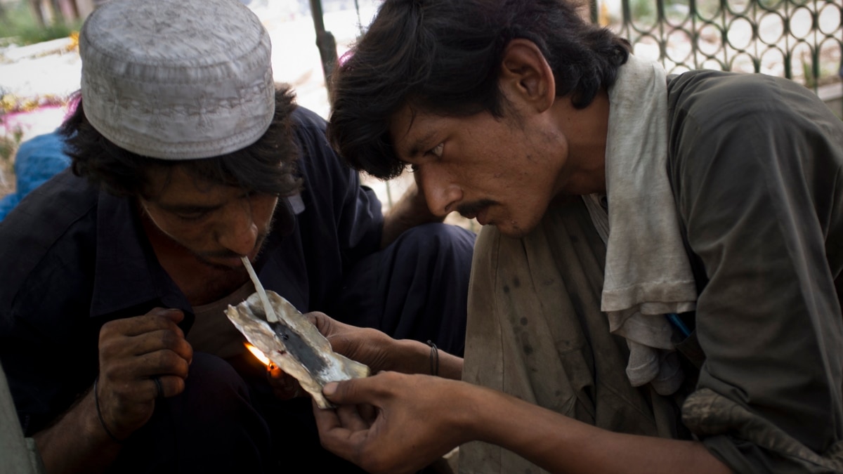 Pakistan Faces Increased Drug Use, AIDS