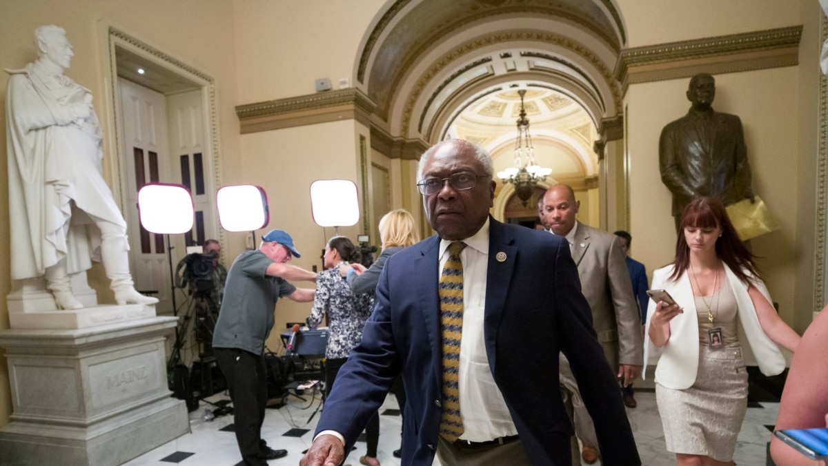 Border Bill Exposes Democrats' Rift Over Limits of Fighting Trump