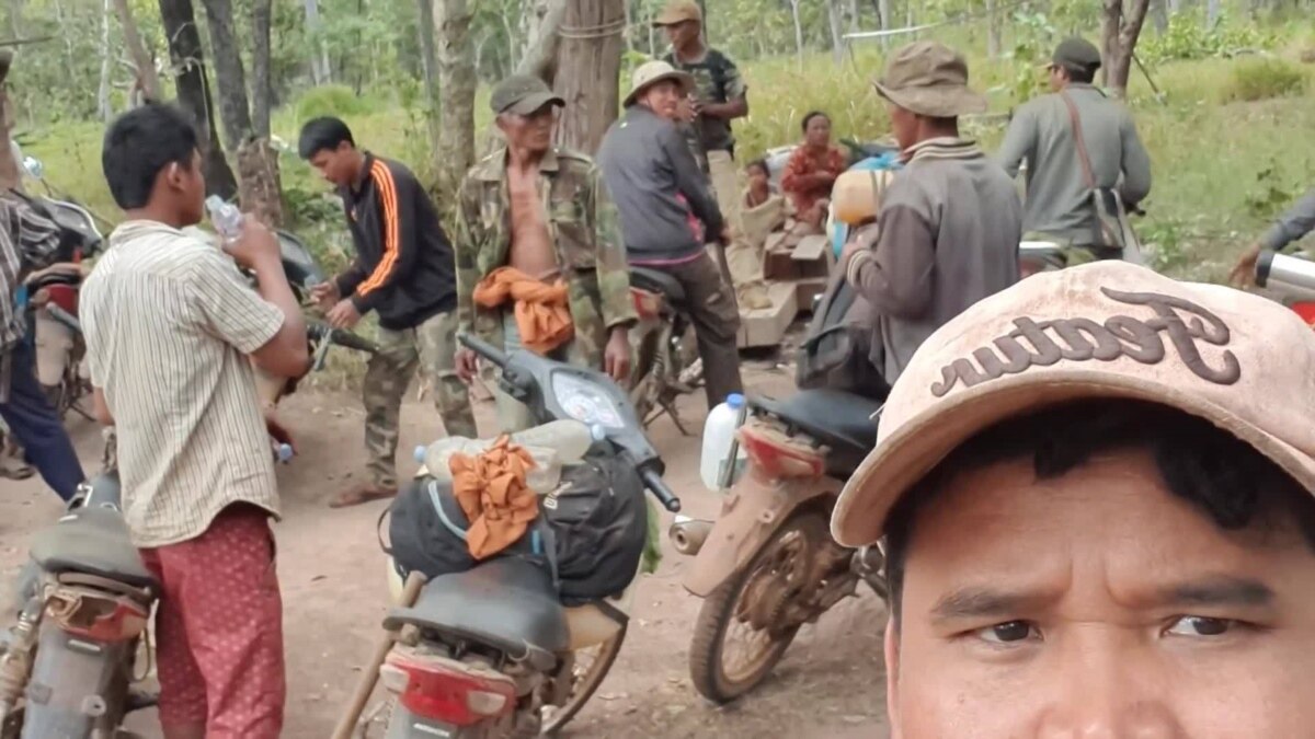 Patrol group heads into forest